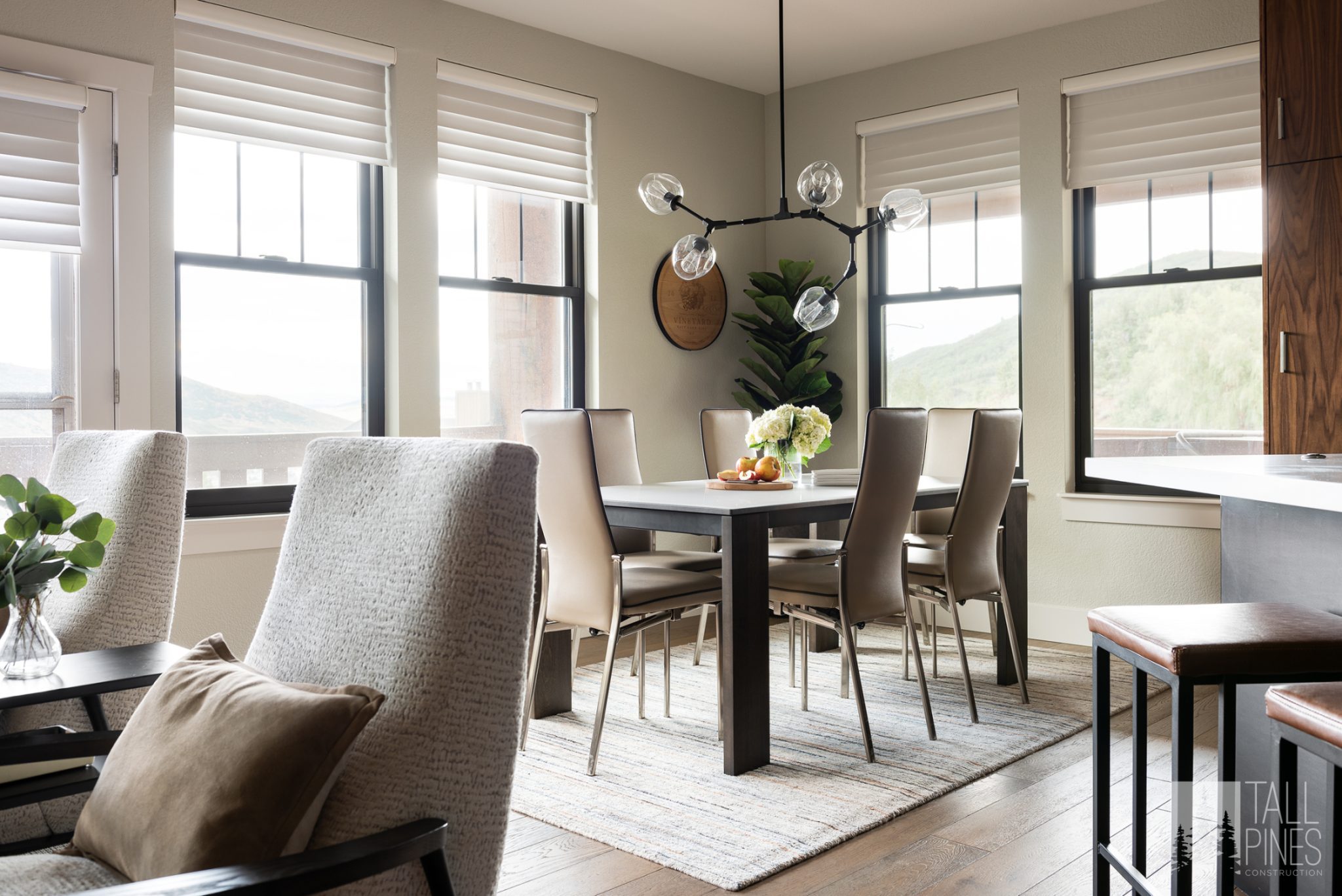 Cozy Modern Condo - Tall Pines Construction